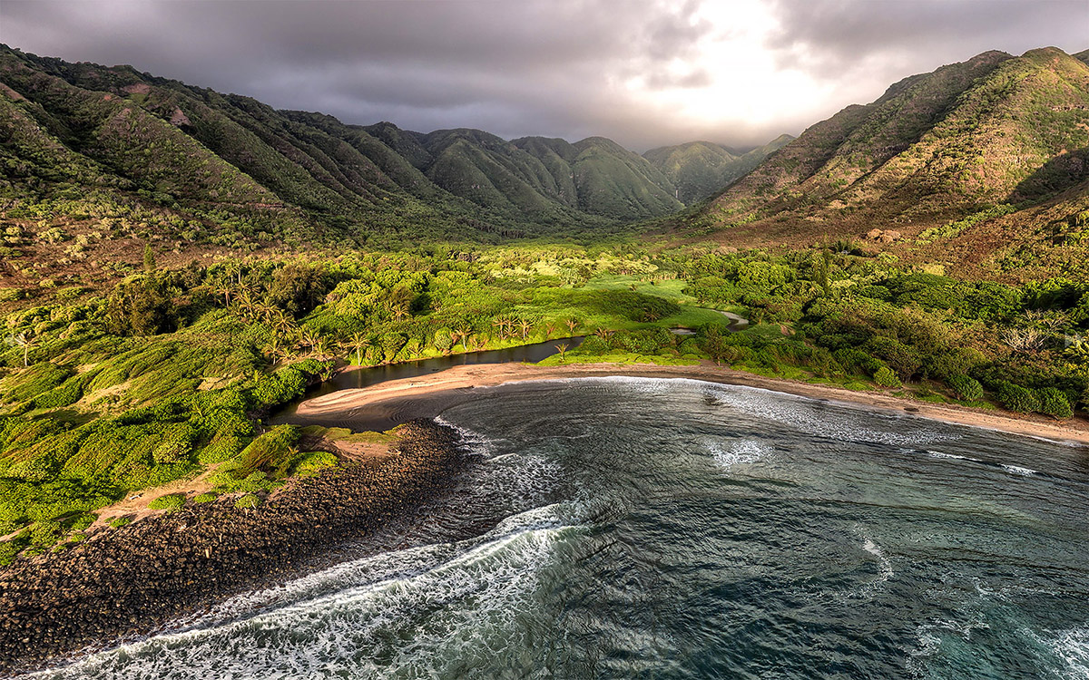 Halawa Bay, Moloka'i Interactive Panorama. Click to Enter
